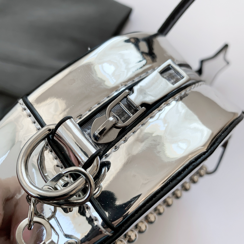Alien Glossy Chain Strap Crossbody Bag > Fashion Handbags > Mezon Handbags